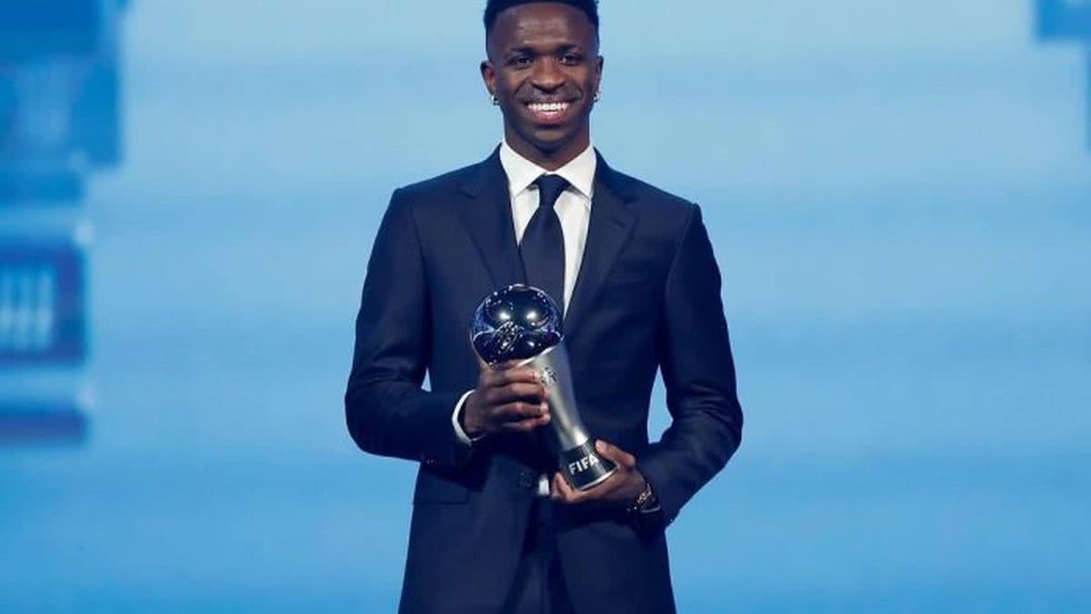 Vini Jr. ganha prêmio de melhor jogador do mundo no Globe Soccer Awards