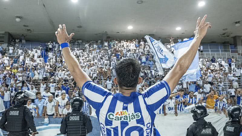 Liderança isolada: como chega o CSA para o primeiro Clássico das ...