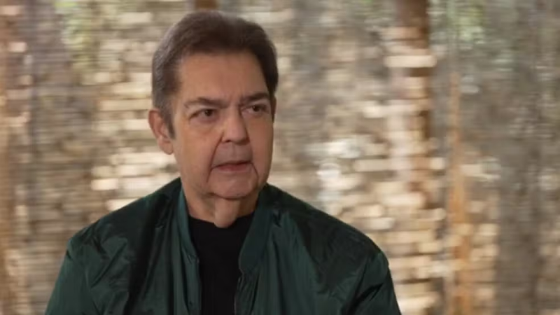 Apresentador Faustão volta a ser internado em hospital de São Paulo