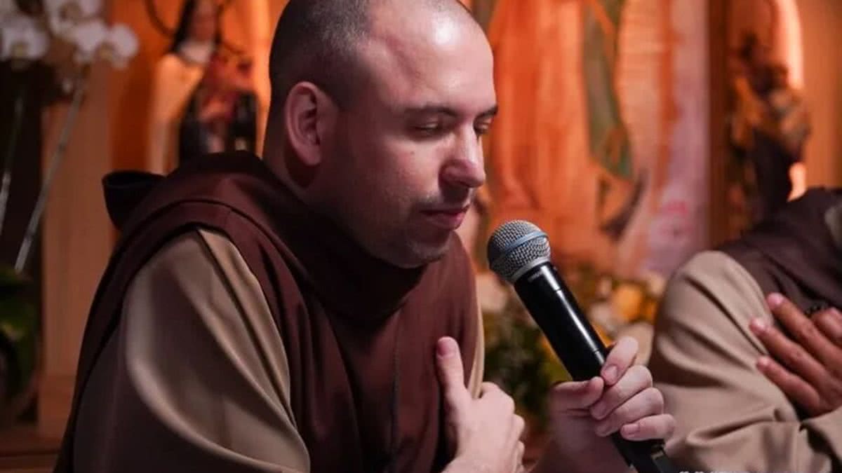 Quem é Frei Gilson, que reuniu 1 milhão de fiéis às 4h da manhã para rezar