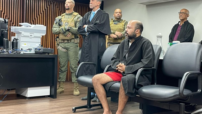 "Ele tem prazer em derramar sangue", diz acusação sobre serial killer ...