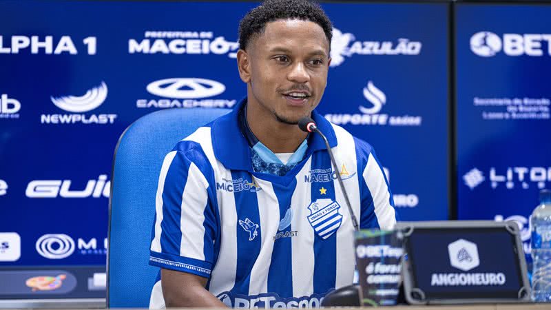 Atacante revela motivo de se transferir para o CSA: ‘fiquei fascinado’