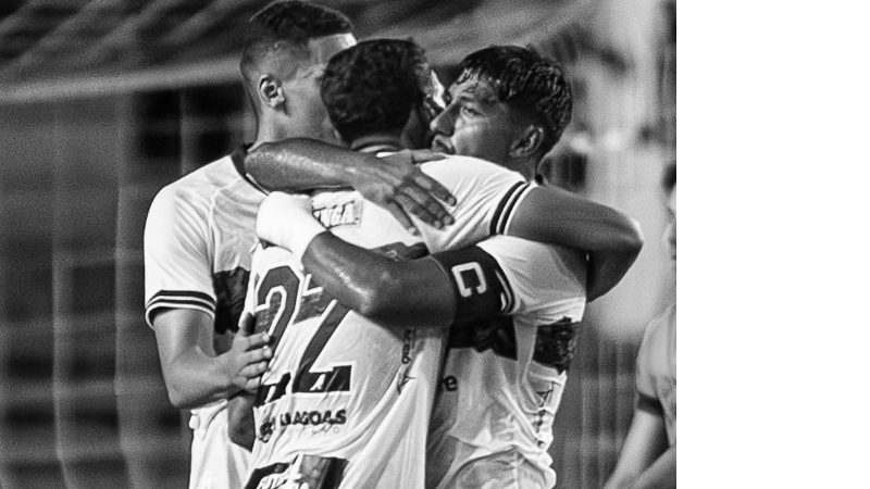 Morre Luis Anibal, pai de Segovia, capitão do CRB; jogador é liberado ...