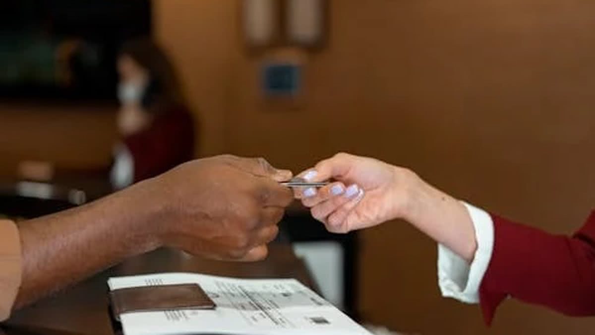 Governo define regras para check-in e check-out em hotéis; o que muda?