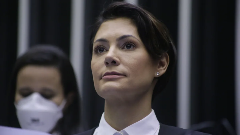 Michelle se reúne com Gilmar Mendes e pede prisão domiciliar para Bolsonaro