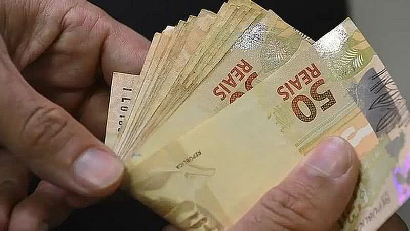 Com feriado, quando será o 5º dia útil de abril? Saiba data do pagamento
