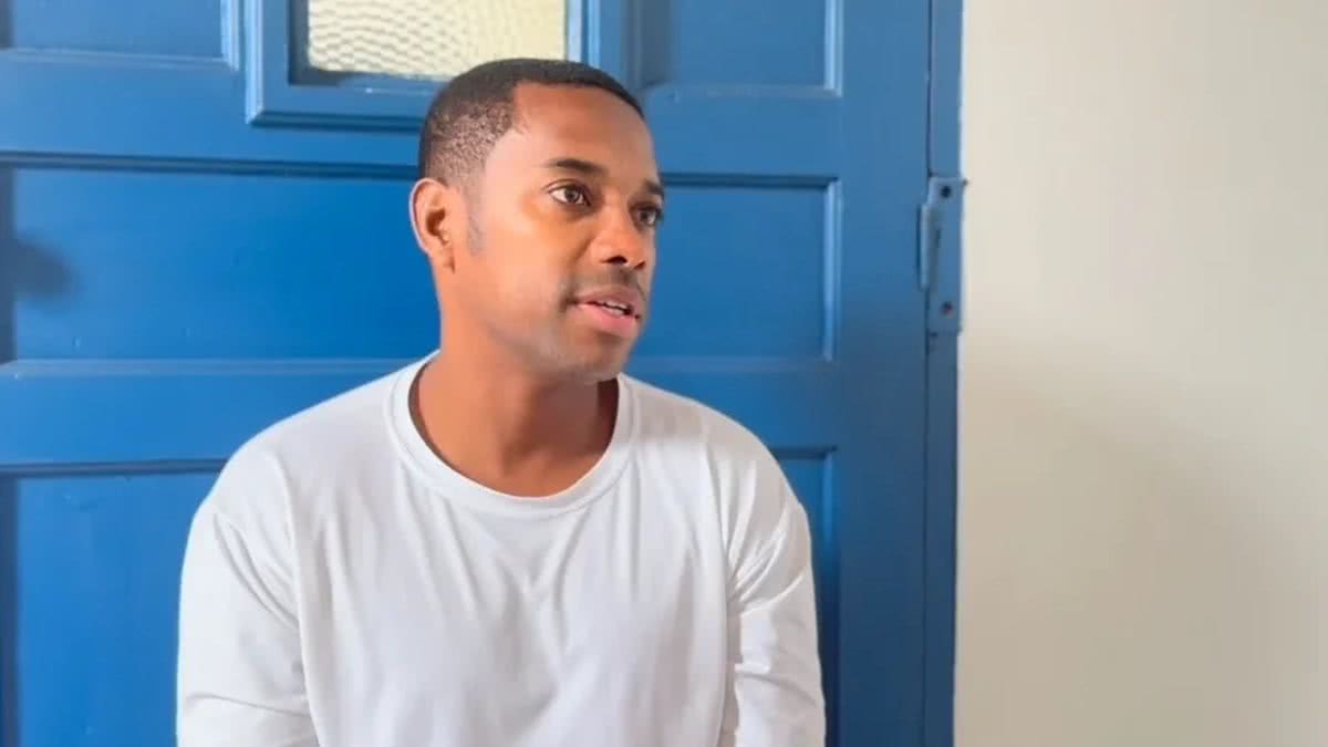 Robinho é transferido e deixa o 'presídio dos famosos' em Tremembé, em SP