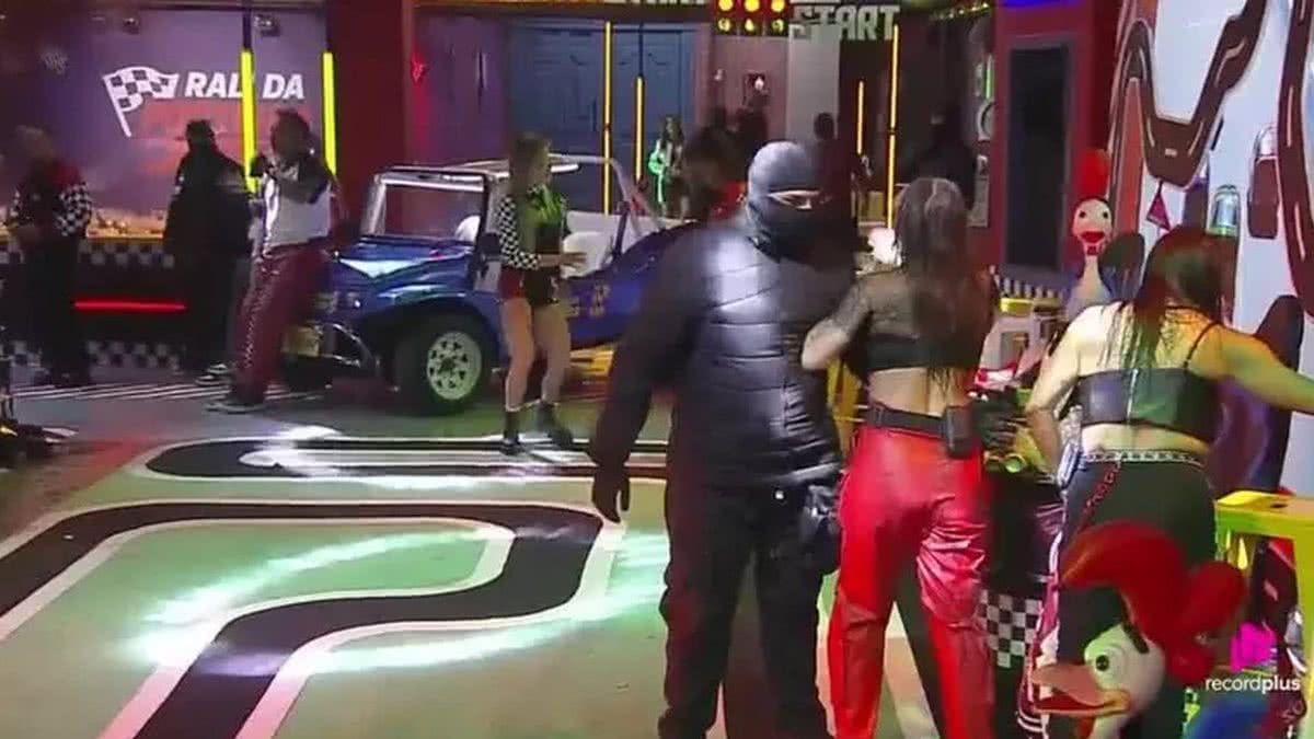 Vídeo: briga generalizada interrompe show do Pixote em "A Fazenda 17"