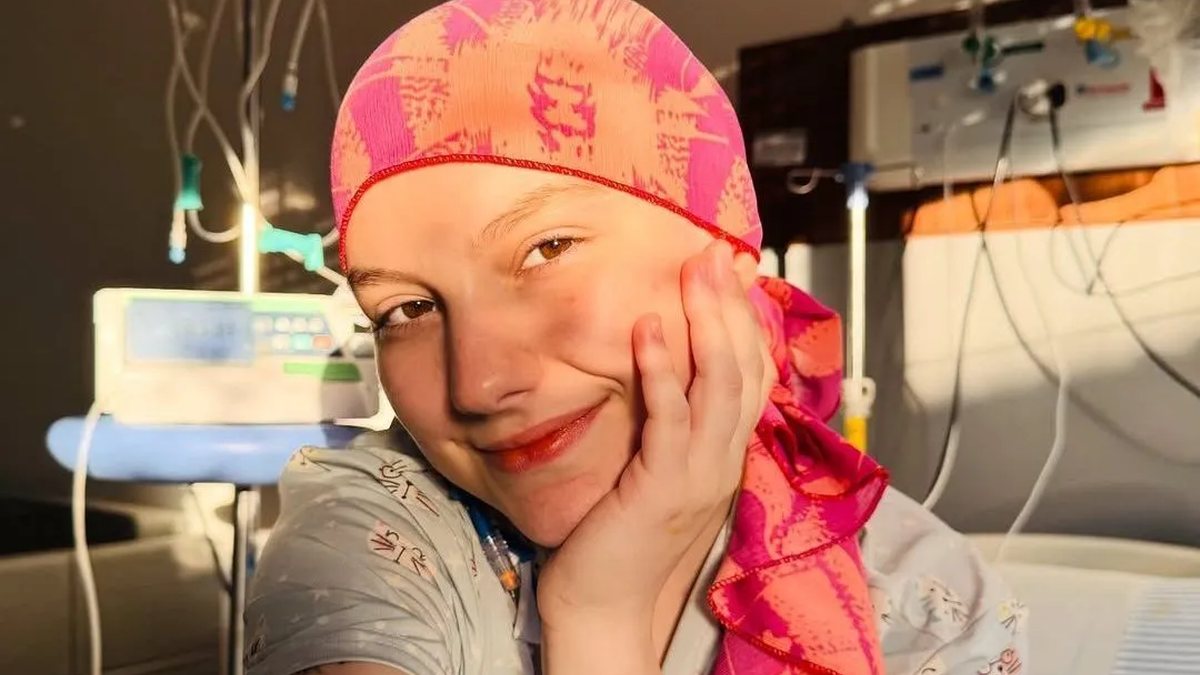 Marido mostra cinzas de influenciadora Isabel Veloso: "Você virou raiz"