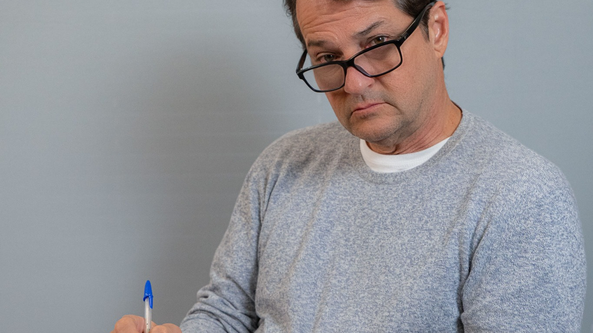 Ator Marcelo Serrado chega a Maceió com seu show de comédia “Terapia”