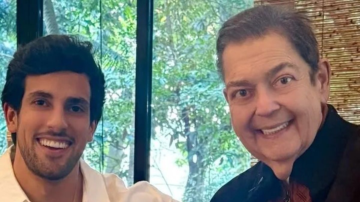 Faustão faz rara aparição ao ser homenageado pelo genro