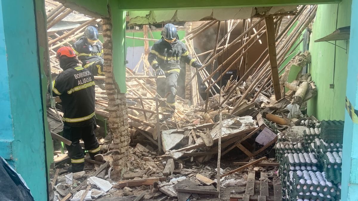 Teto de estabelecimento desaba e mobiliza Corpo de Bombeiros em Arapiraca