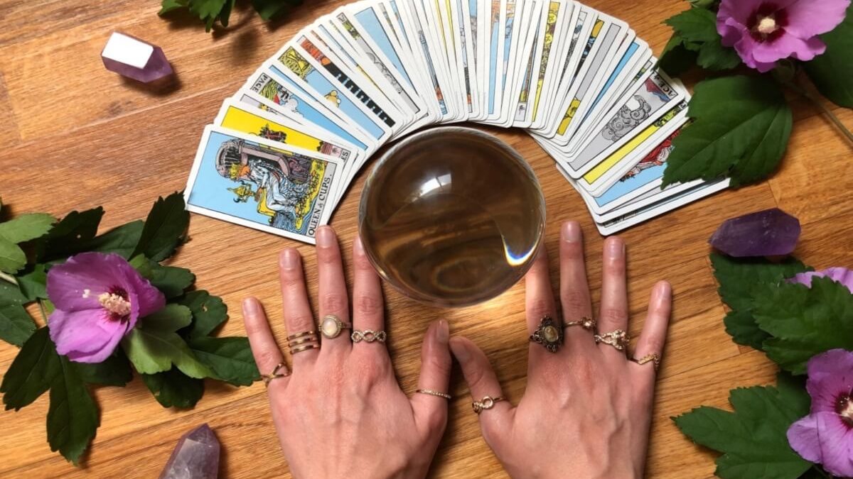 Tarot do dia: previsão para os 12 signos em 15/06/2026