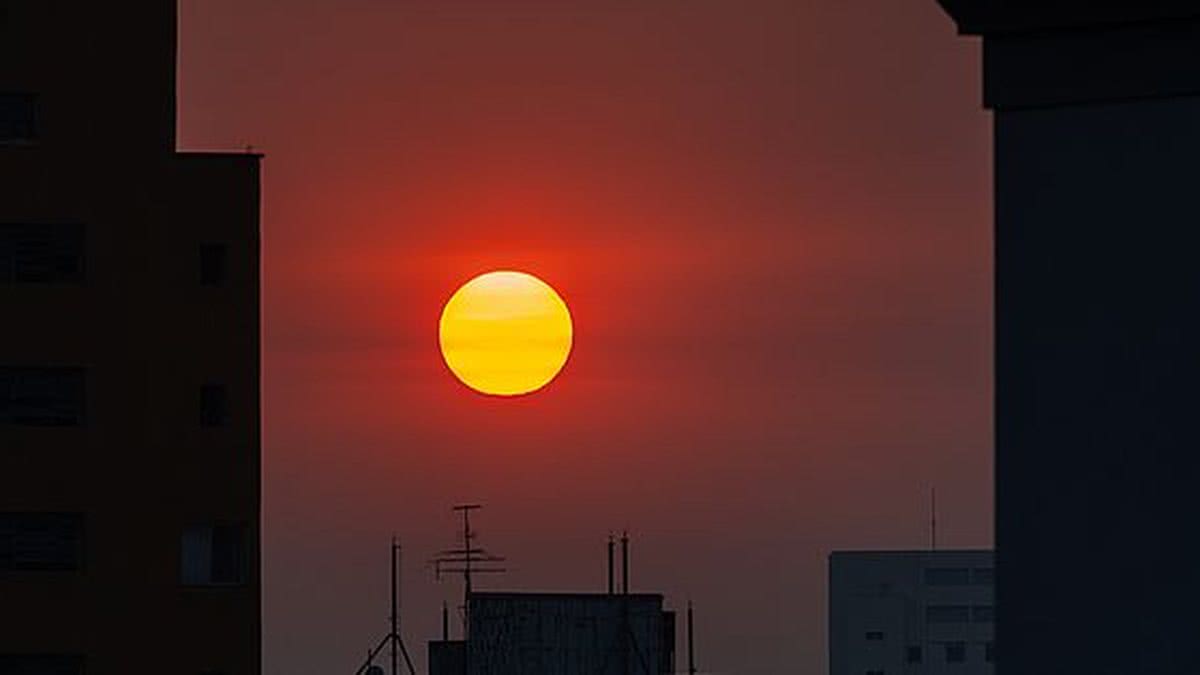 Entenda por que o Sol fica vermelho com a fumaça das queimadas