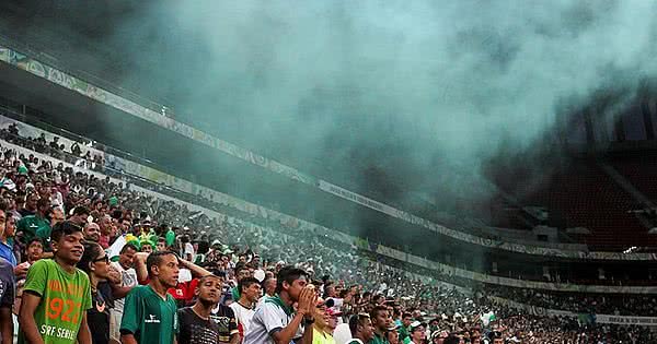 Torcida organizada que invadir campo vai ficar 5 anos longe dos estádios