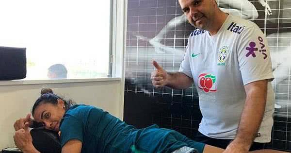 Marta e Érika se recuperam de lesões e ainda não treinam com bola