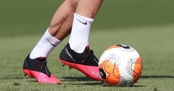 Times ingleses aprovam retorno de treinos coletivos