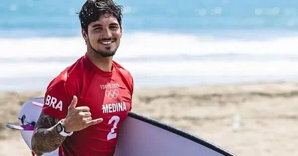 Após anunciar volta ao Mundial, Medina muda visual e adota estilo moicano